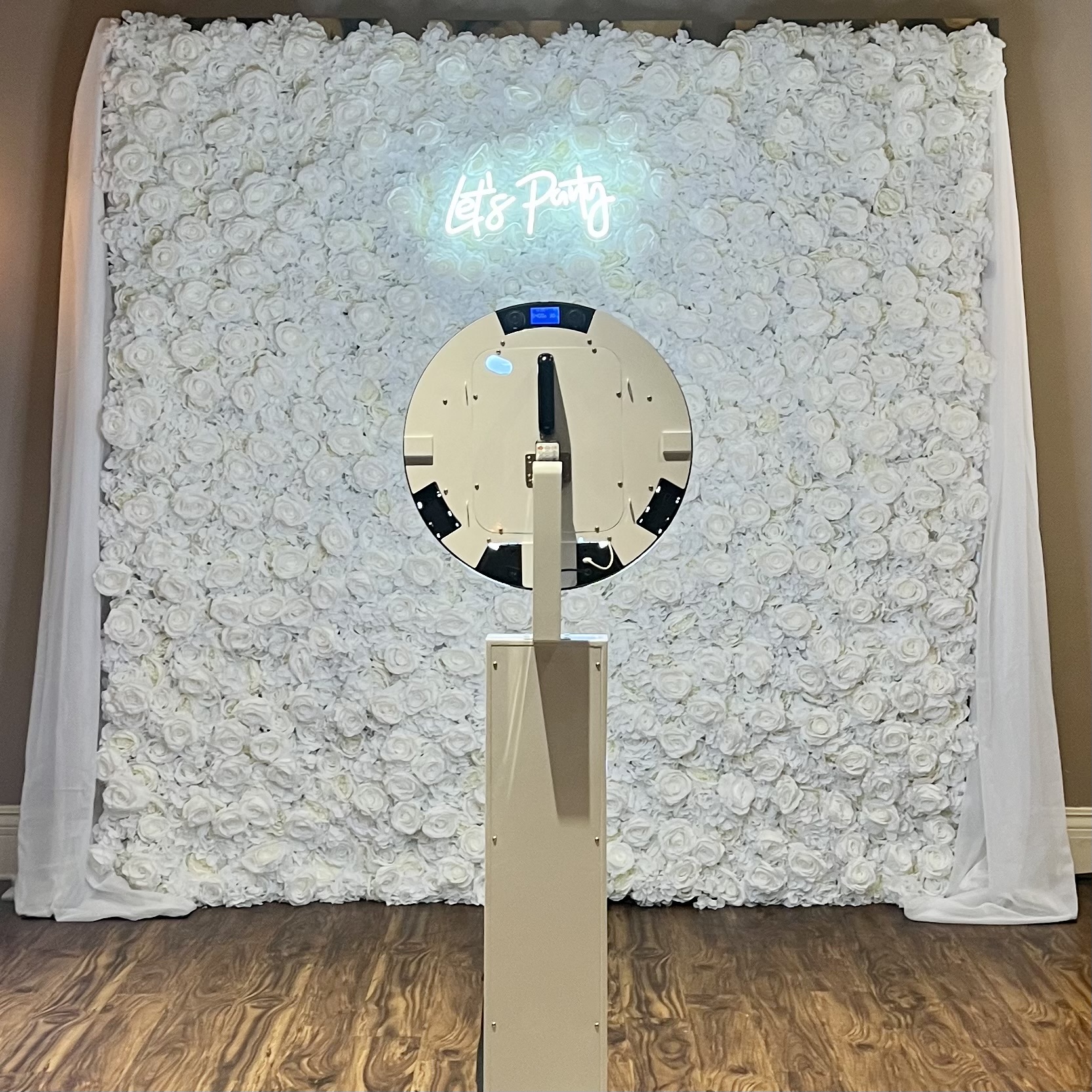 Photo Booth – Flower City Photo Walls