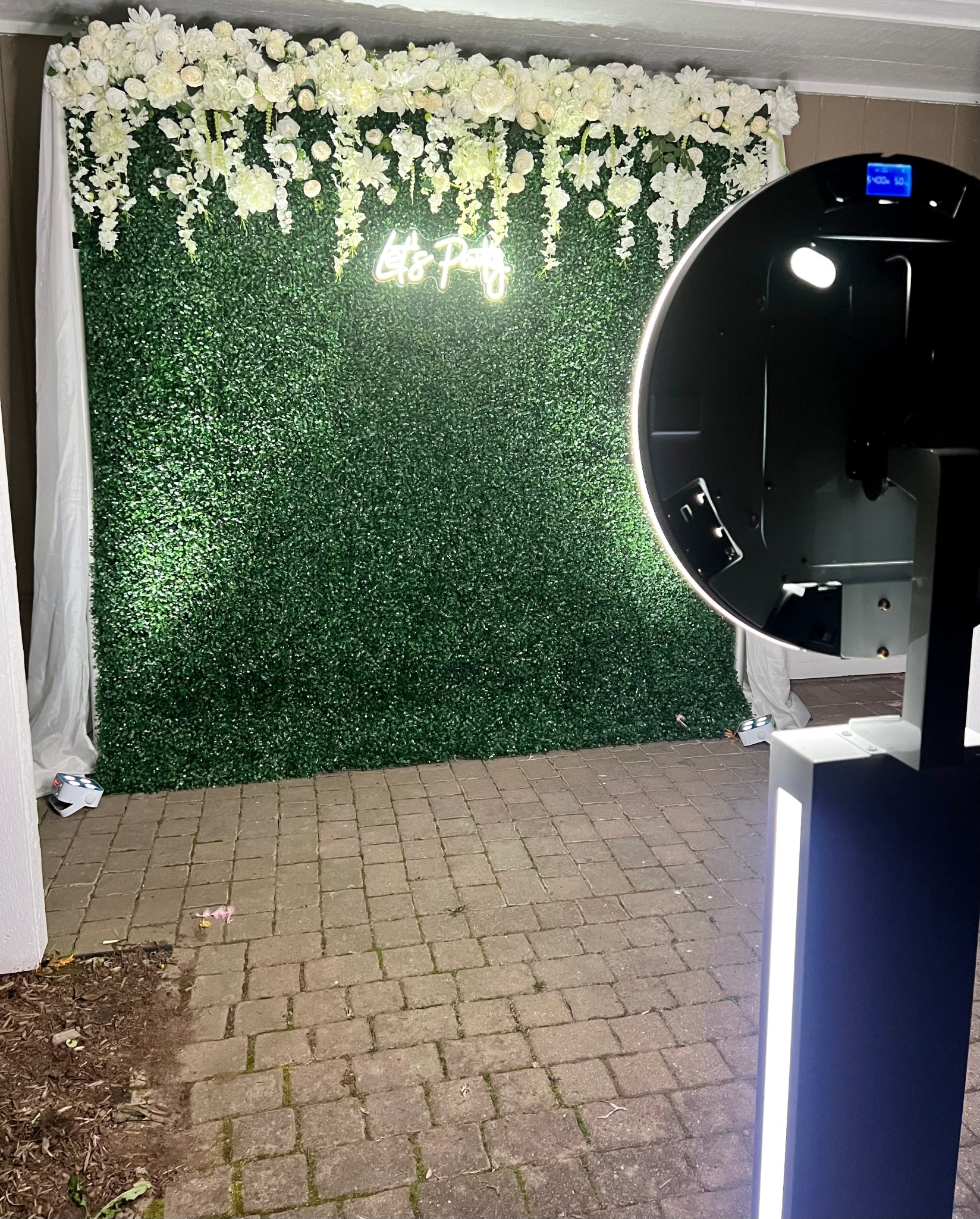 Photo Booth – Flower City Photo Walls
